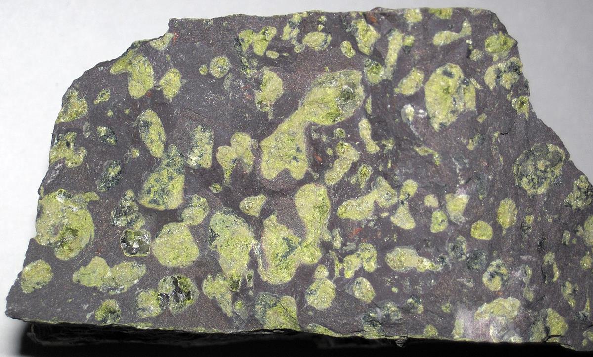 What Are Amygdales and Amygdaloidal Rocks | Earth Know