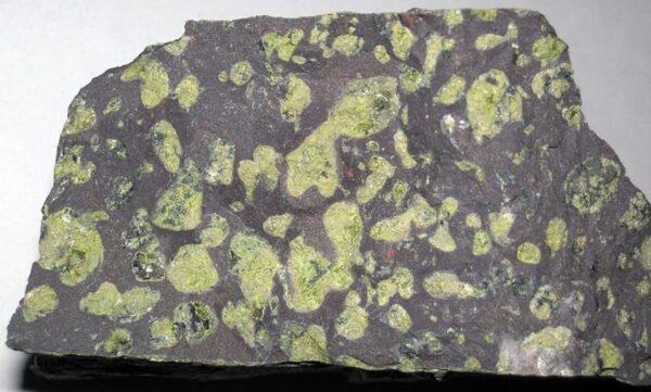 What Are Amygdales and Amygdaloidal Rocks | Earth Know