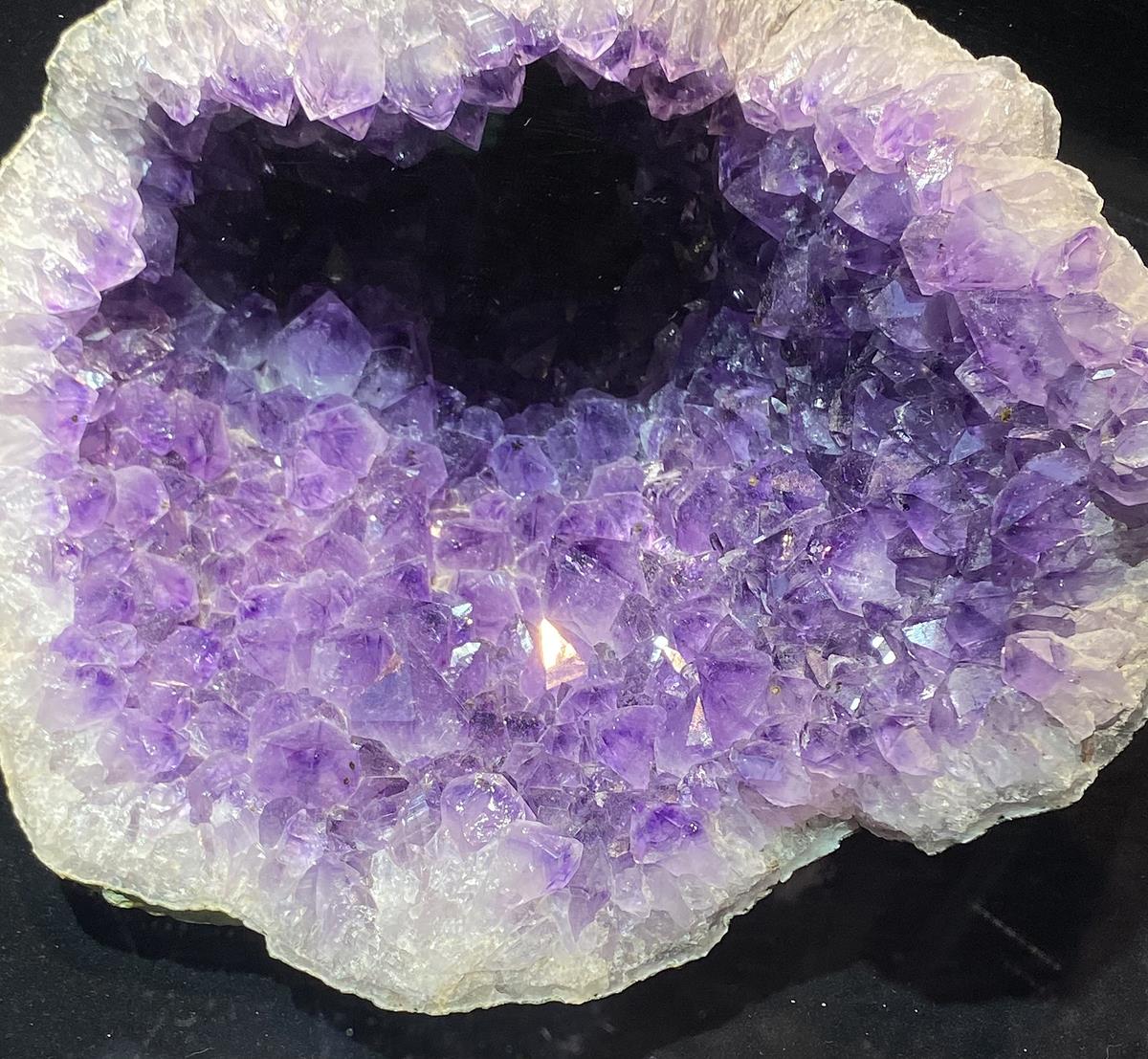 Geodes vs. Thundereggs, Nodules, Concretions, and Vugs | Earth Know