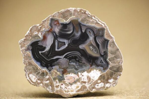 Geodes vs. Thundereggs, Nodules, Concretions, and Vugs | Earth Know